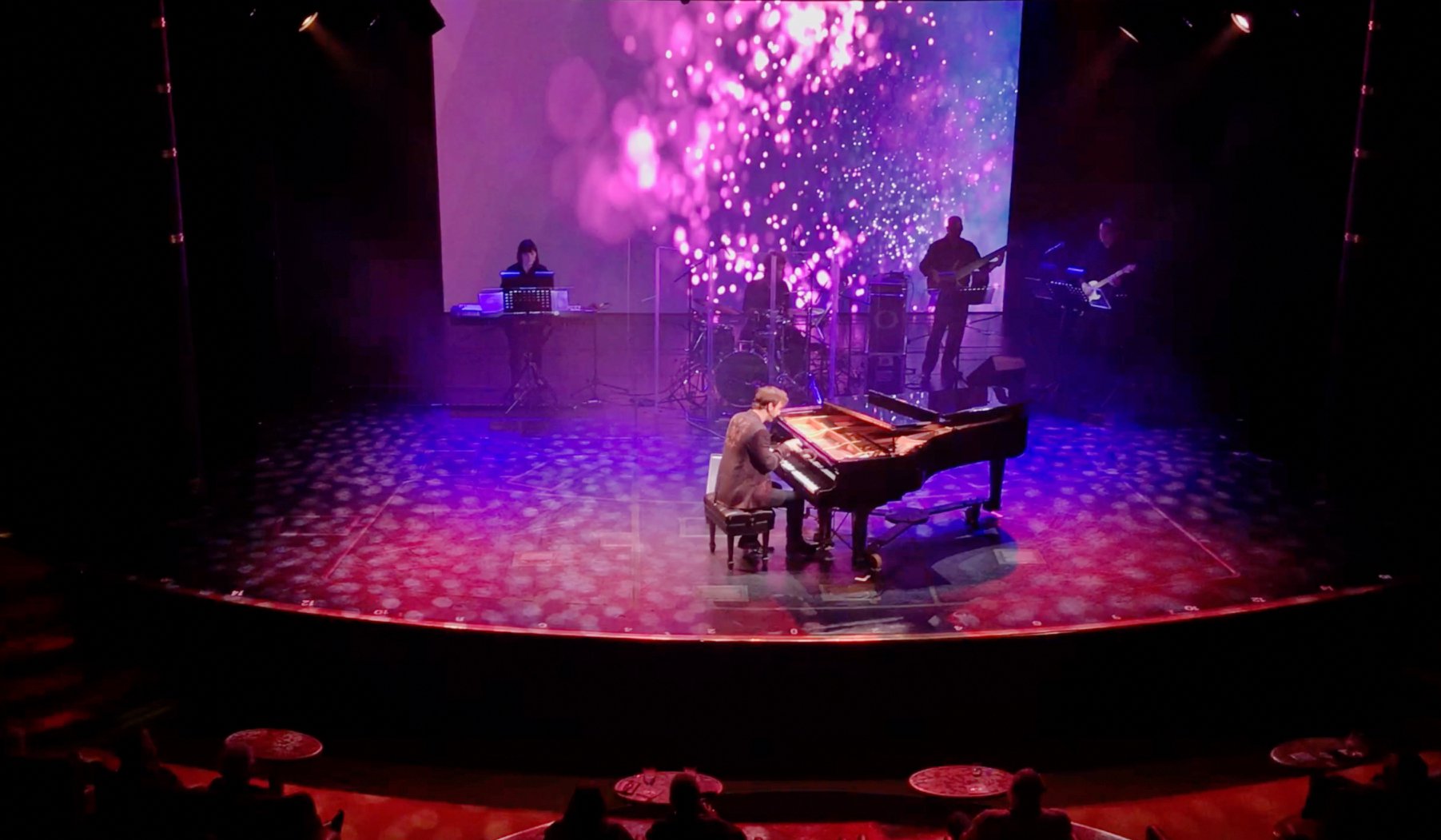 Reuel Performs with New Video Visuals - concept artists